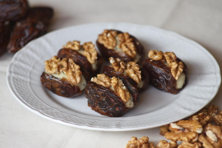 Dátiles rellenos, queso y nuez - Diario Sirio Libanés